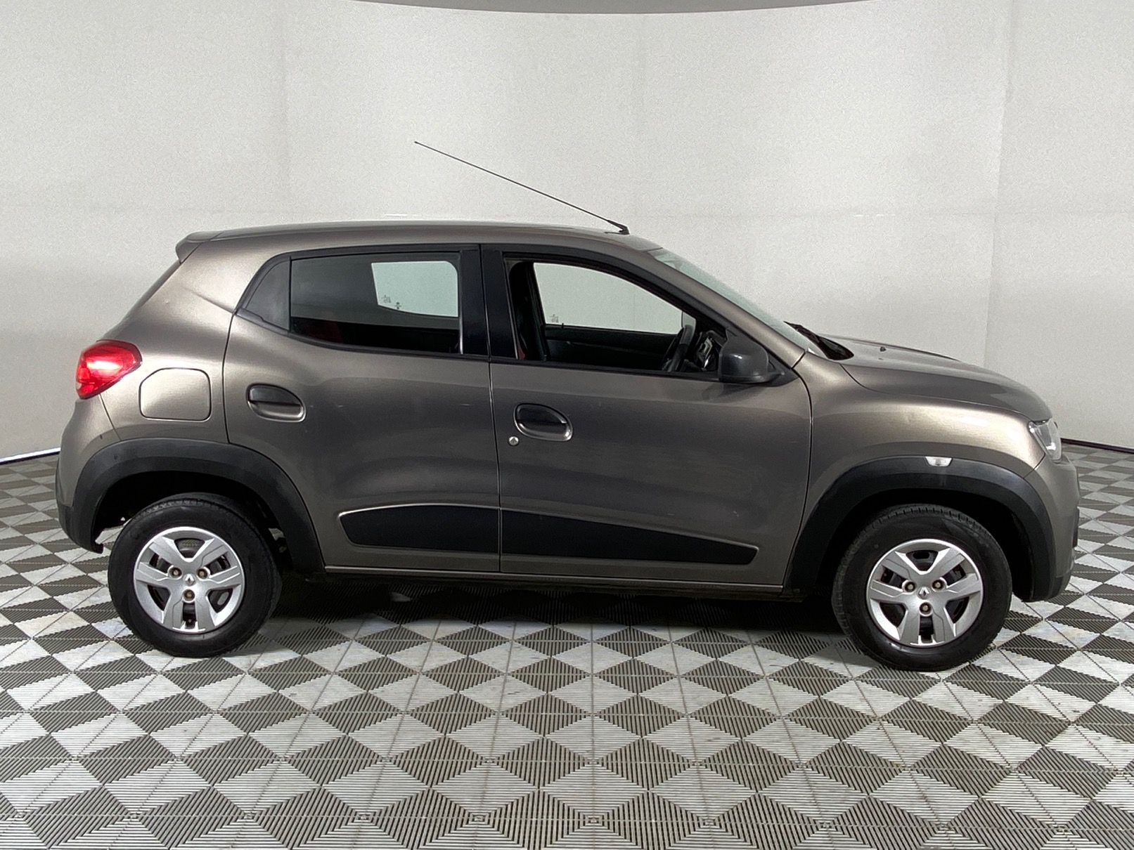 Used 2017 Renault Kwid 1.0 Expression 5-Door for sale | WeBuyCars